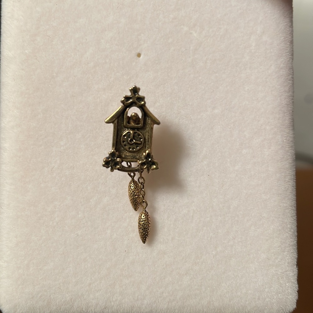 Vintage Avon 1981 Cuckoo Clock Pin - Gem